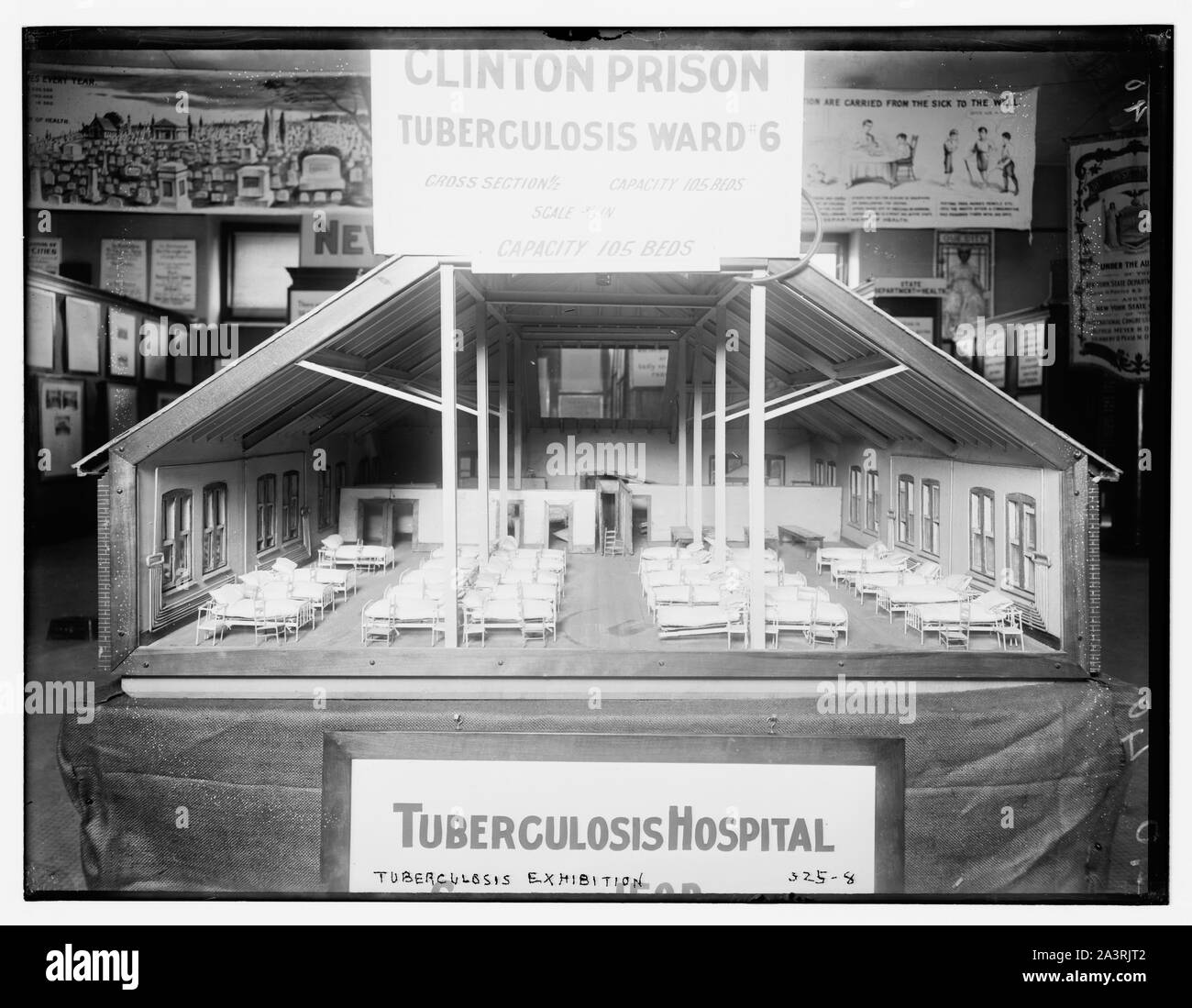 Museum gallery exhibit collection hi-res stock photography and images ...