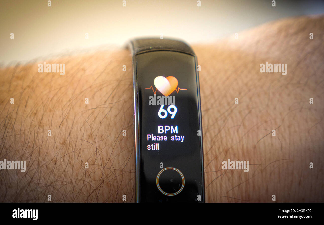 Heart rate BPM monitoring with smart band Stock Photo - Alamy