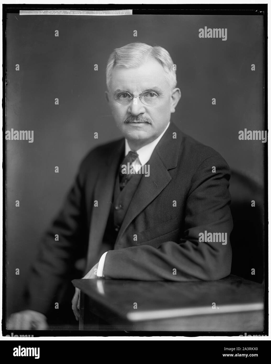 Office and temple Black and White Stock Photos & Images - Alamy