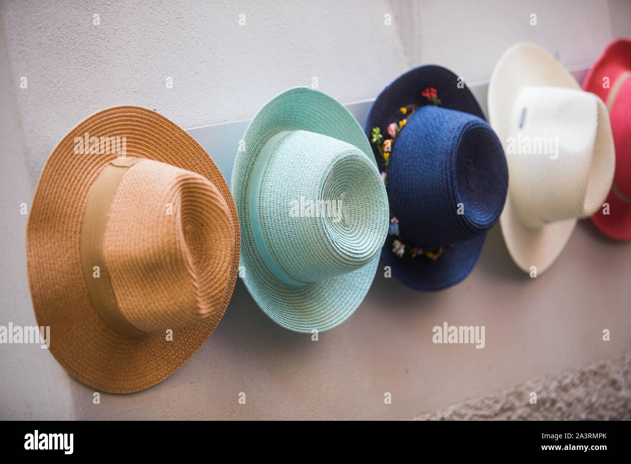 Hand woven hats hi-res stock photography and images - Alamy