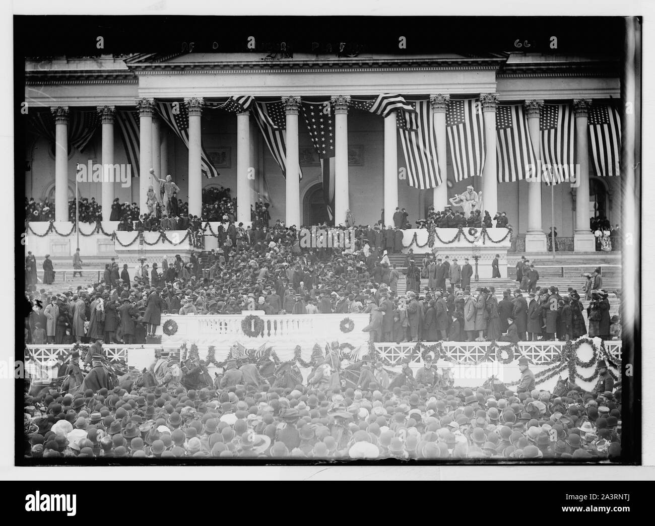 Taft on Inaugural platform, crowd below Stock Photo - Alamy