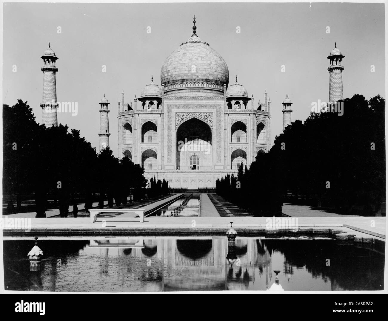 Emperor shah jahan wife mumtaz mahal Black and White Stock Photos ...