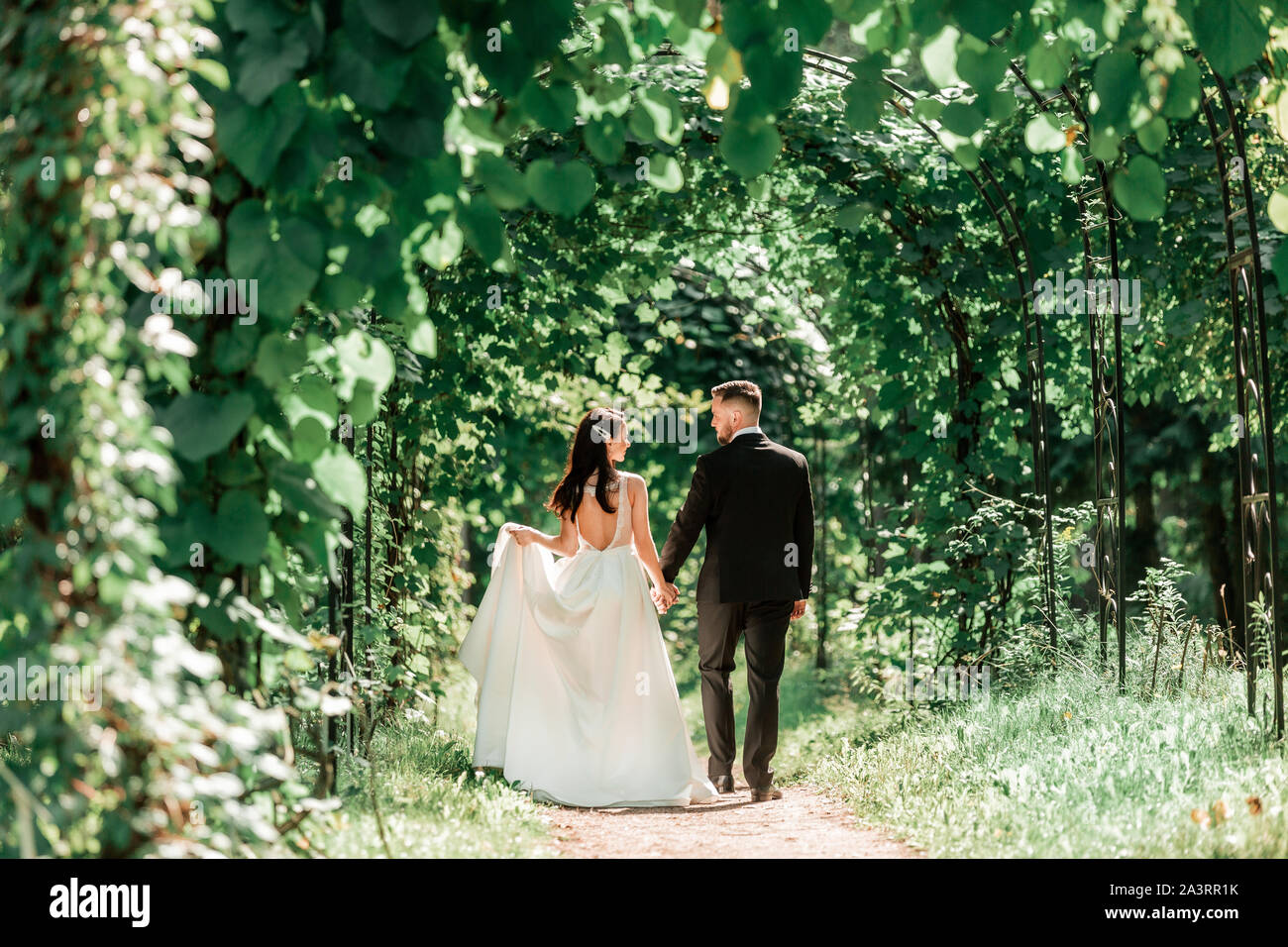 People passing under arch hi-res stock photography and images - Alamy