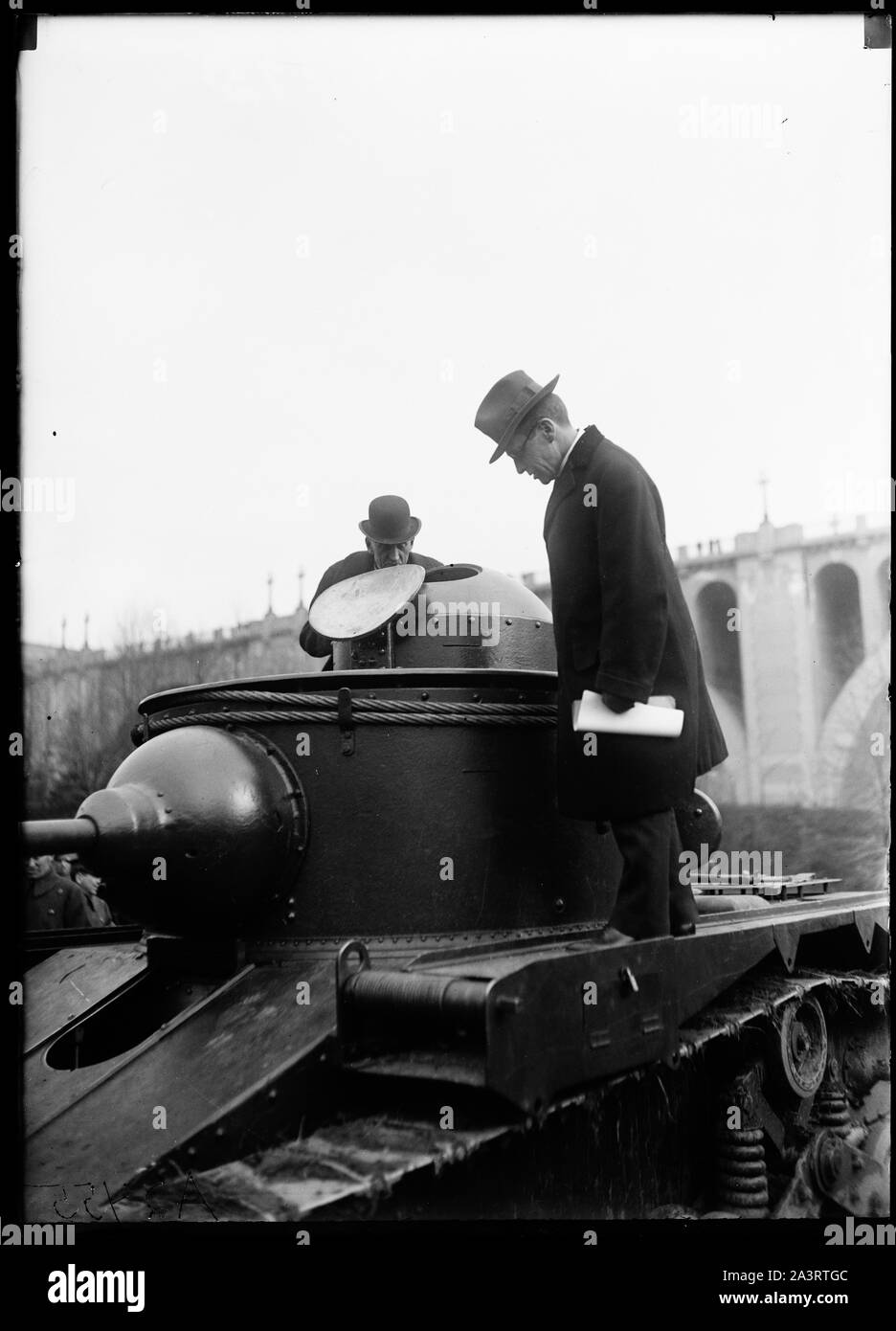 [Tank Key Bridge in background, Washington, D.C.] Stock Photo - Alamy