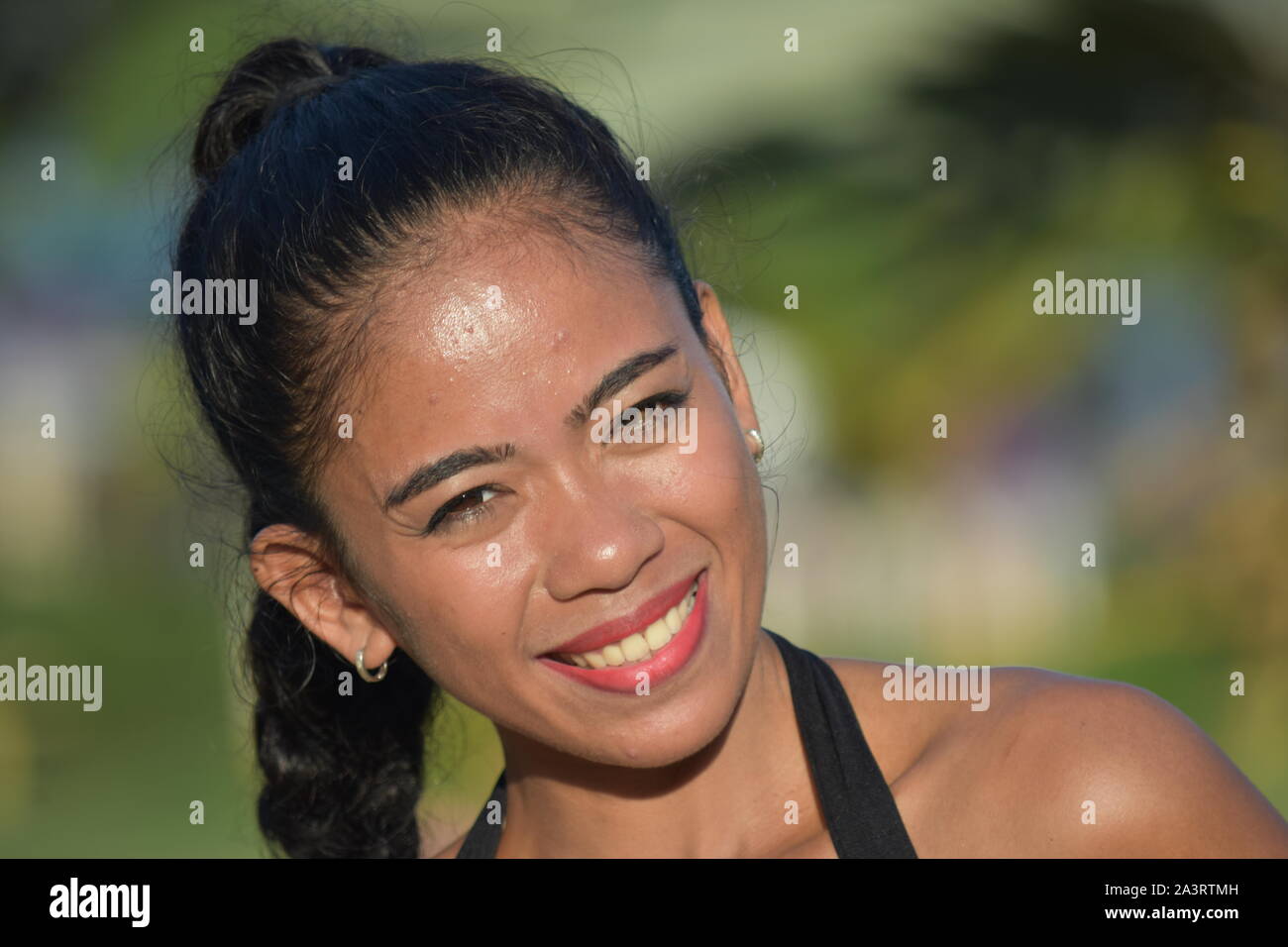 Beautiful young smiling asian woman hi-res stock photography and images ...