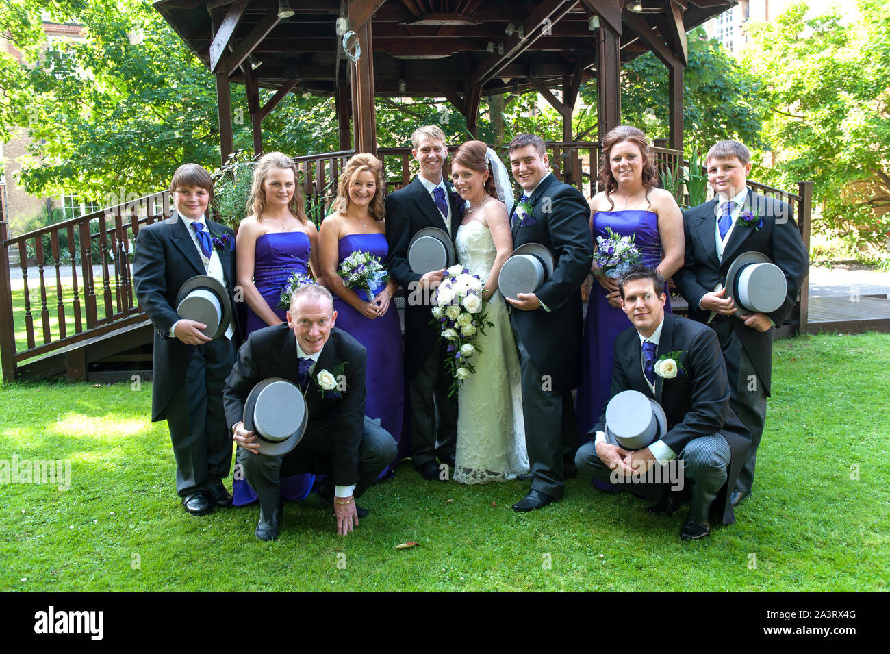 Formal wedding picture hi-res stock photography and images - Alamy