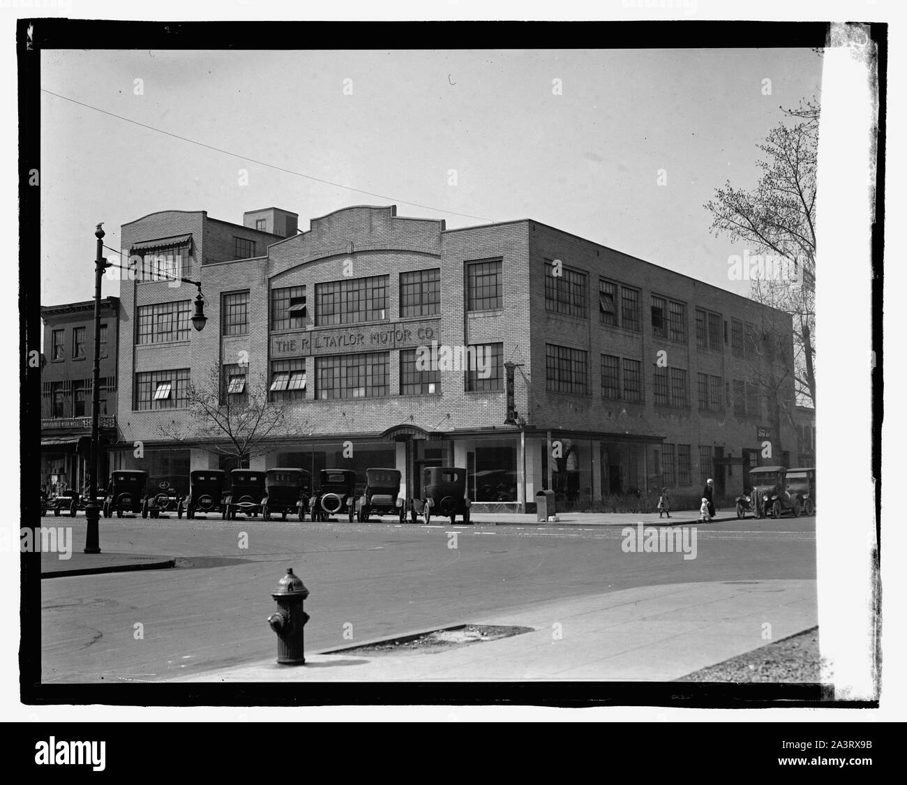 Exterior view building car Black and White Stock Photos & Images - Alamy