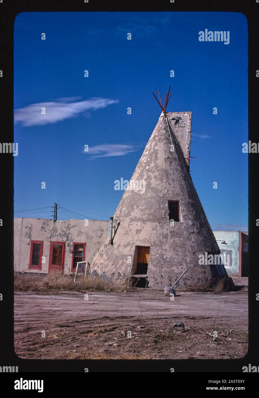 Teepee Building (probably a food stand), vertical, Route 66, Holbrook ...