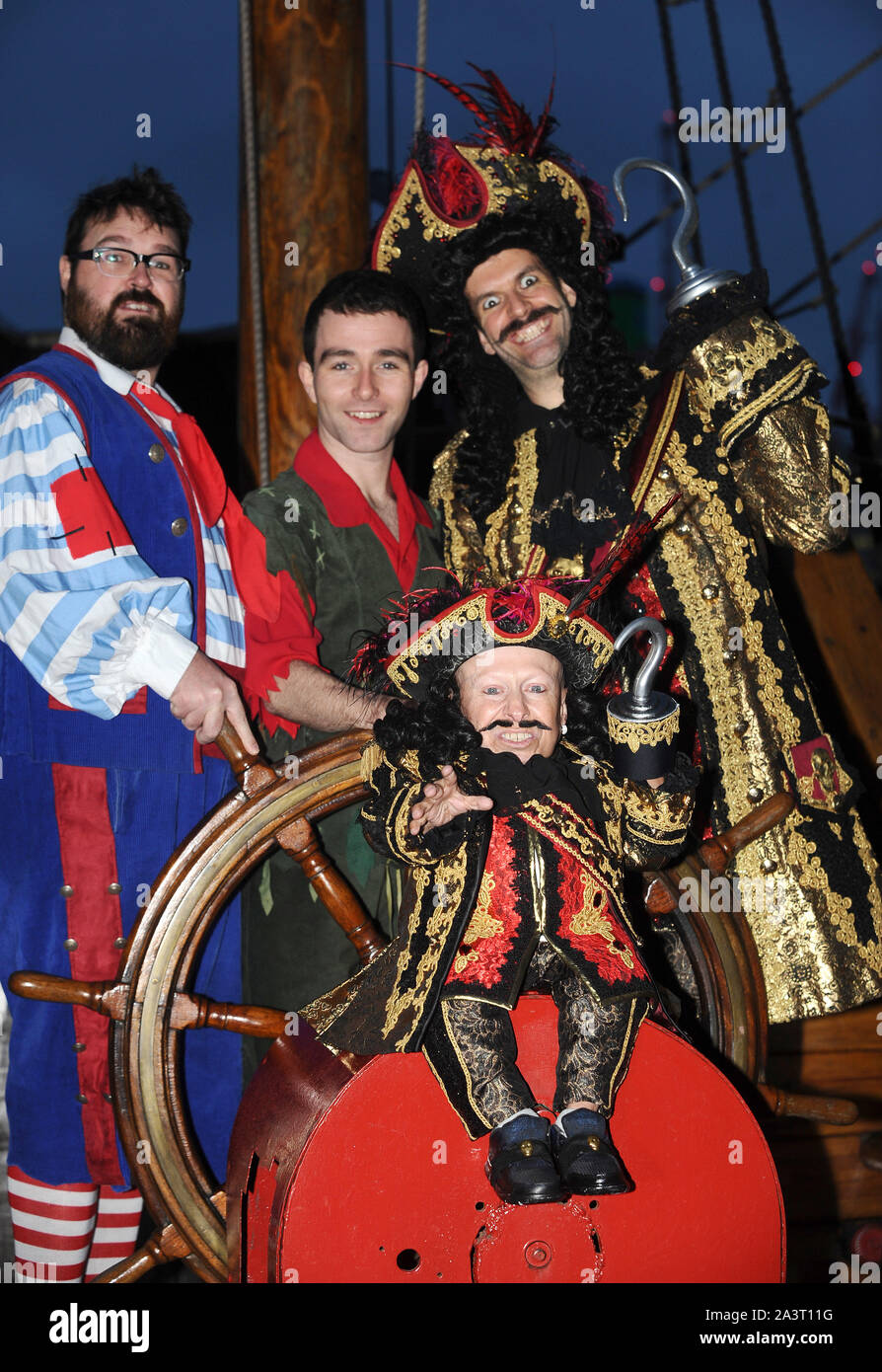 George ure hi-res stock photography and images - Alamy