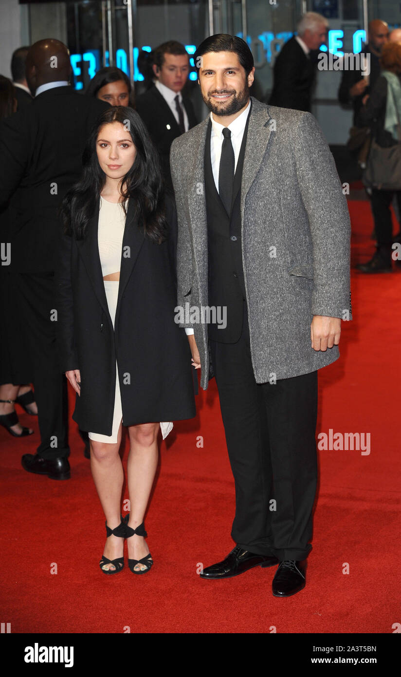 12 holding premiere hi-res stock photography and images - Alamy