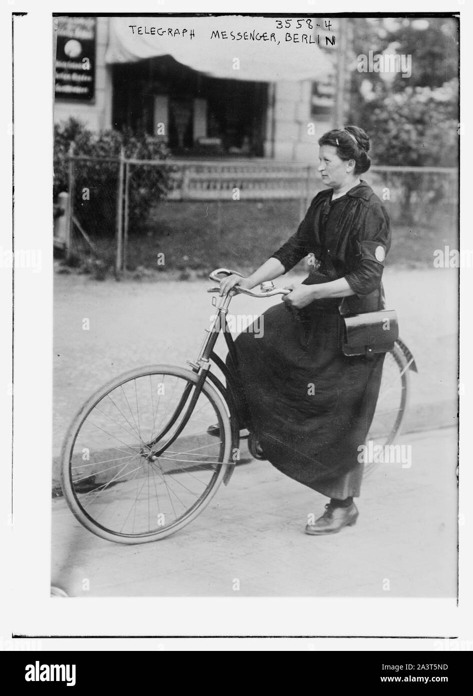 Telegraph messenger hi-res stock photography and images - Alamy