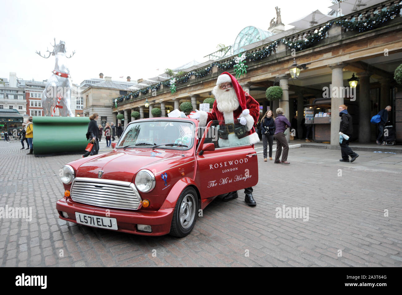Covent garden christmas car hi-res stock photography and images - Alamy