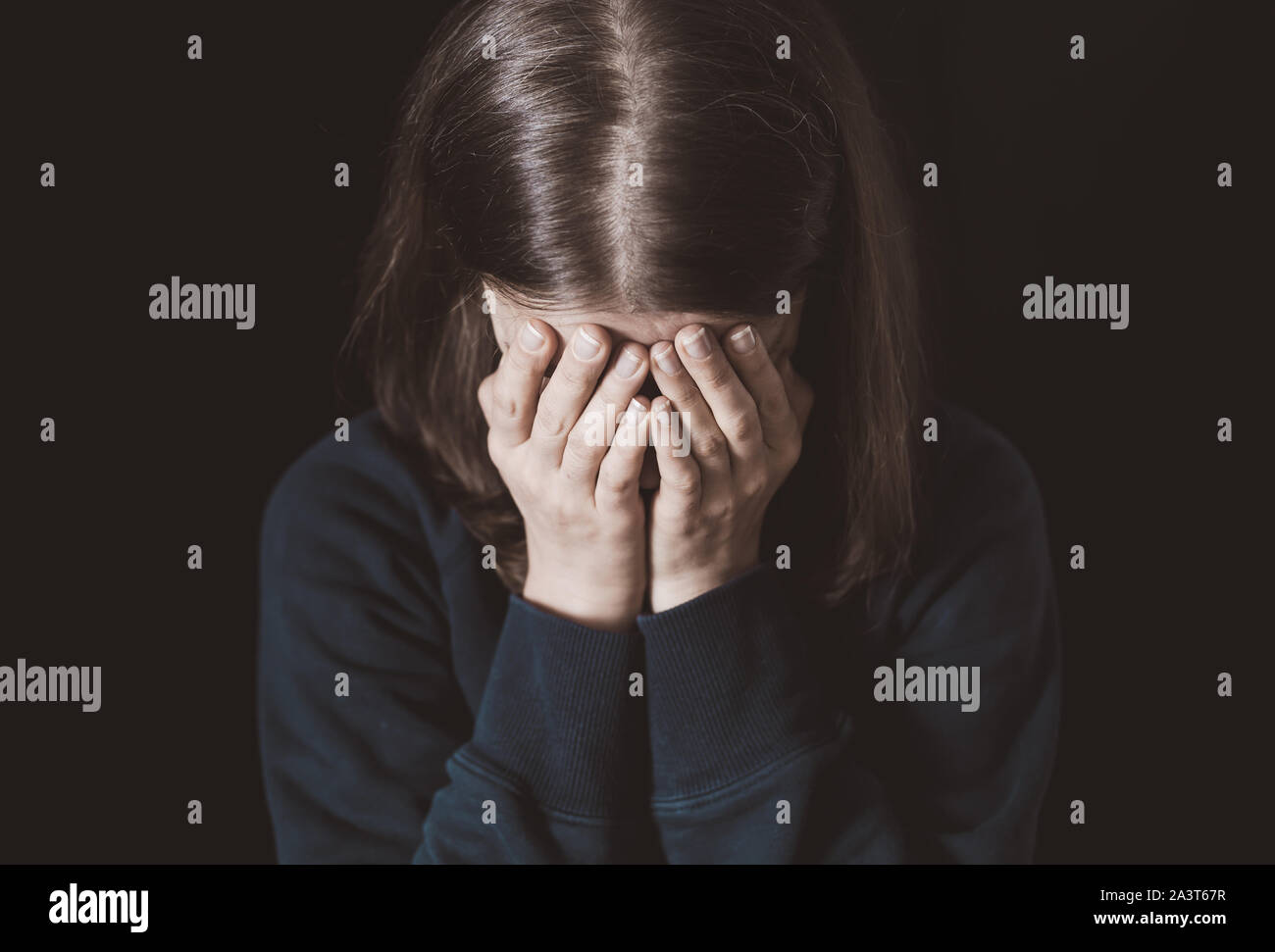 Violence cry crying hi-res stock photography and images - Alamy