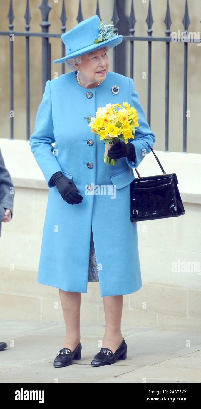 Queen elizabeth attends church hi-res stock photography and images - Alamy