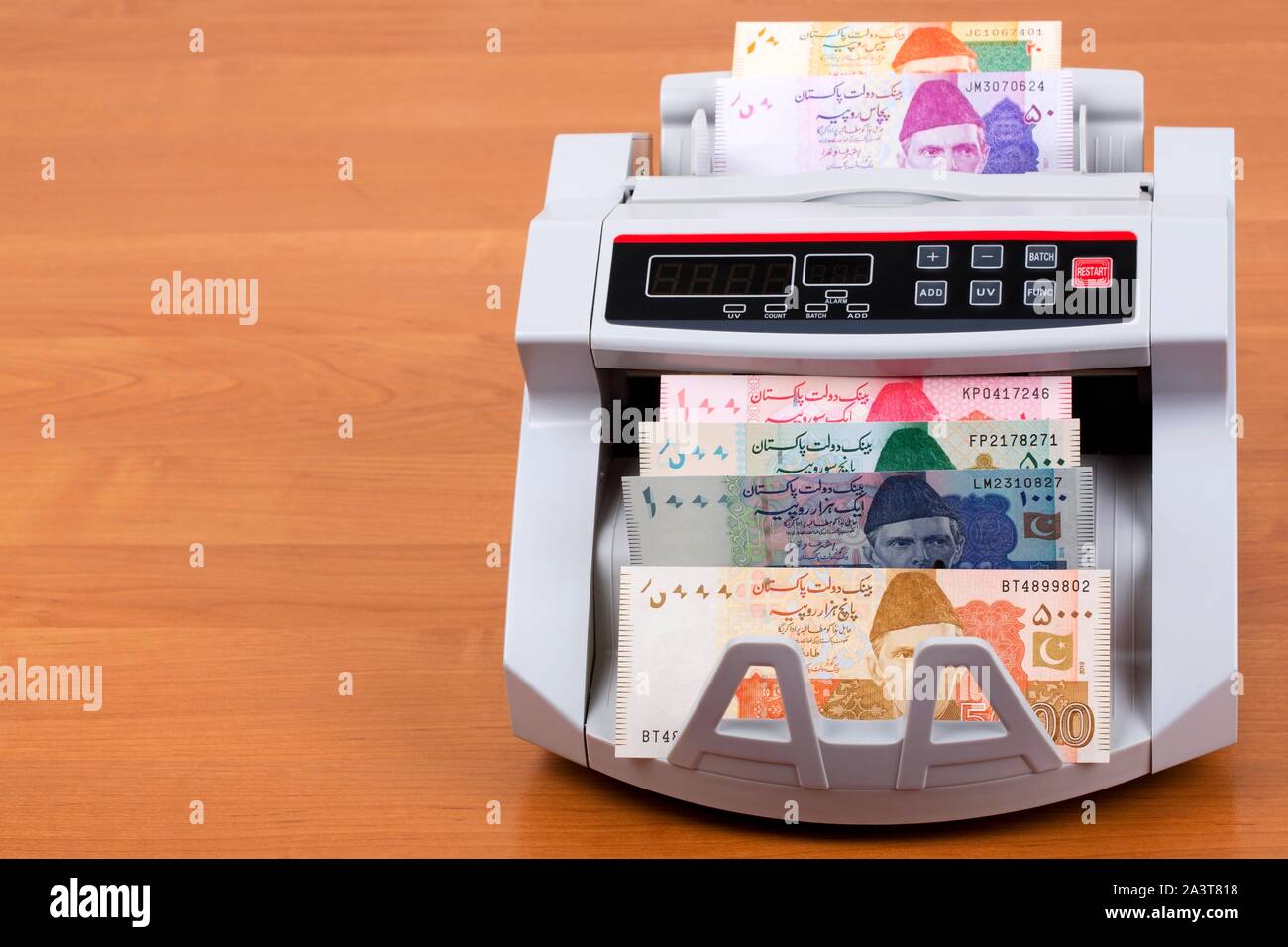 Pakistan rupee note hi-res stock photography and images - Alamy