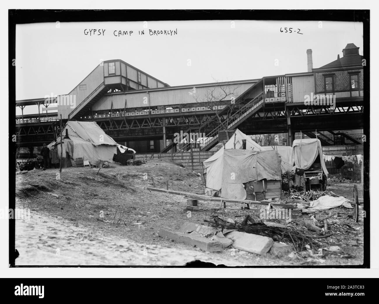 Shelter tents Black and White Stock Photos & Images - Alamy