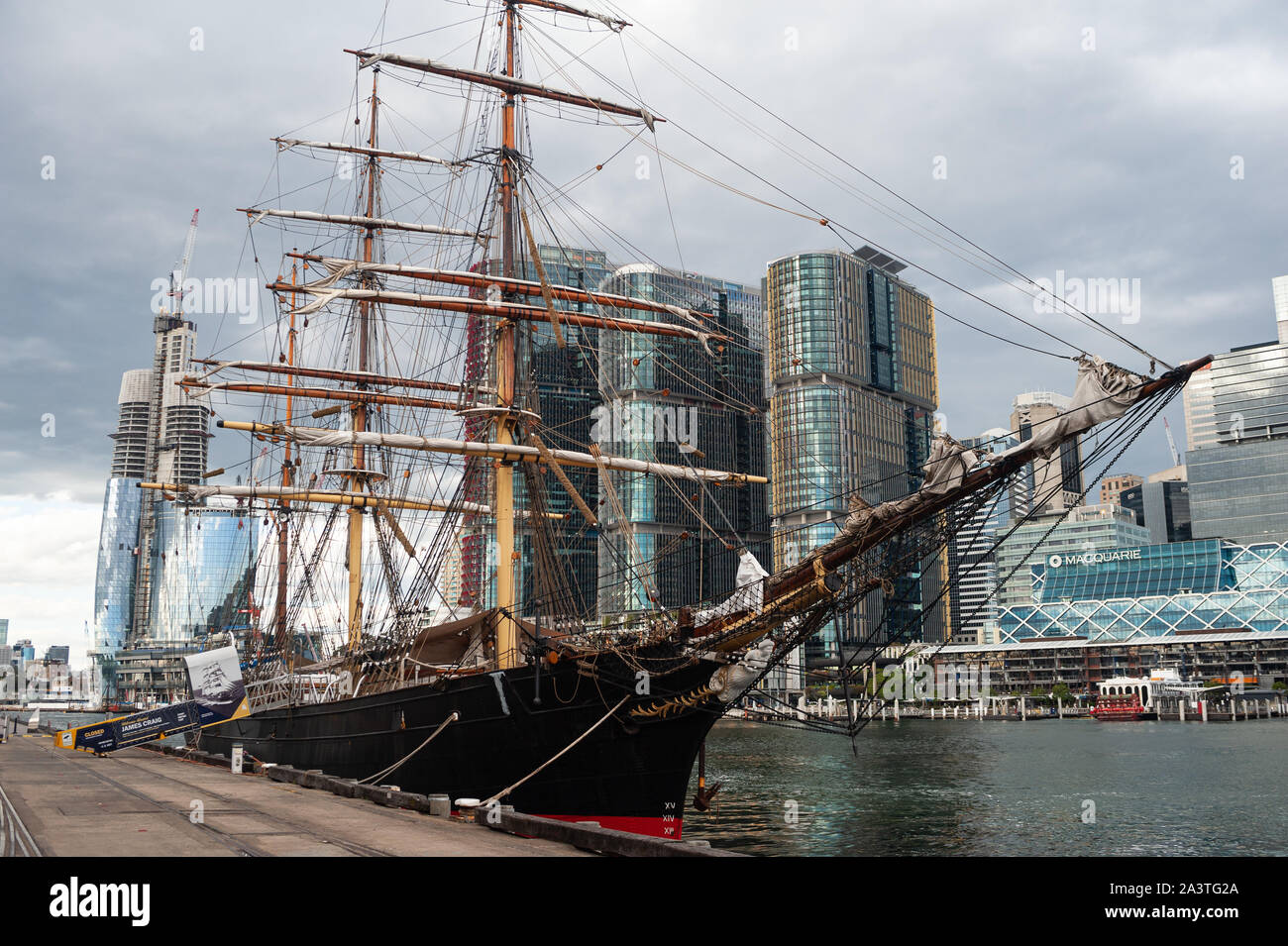 Three international towers hi-res stock photography and images - Alamy