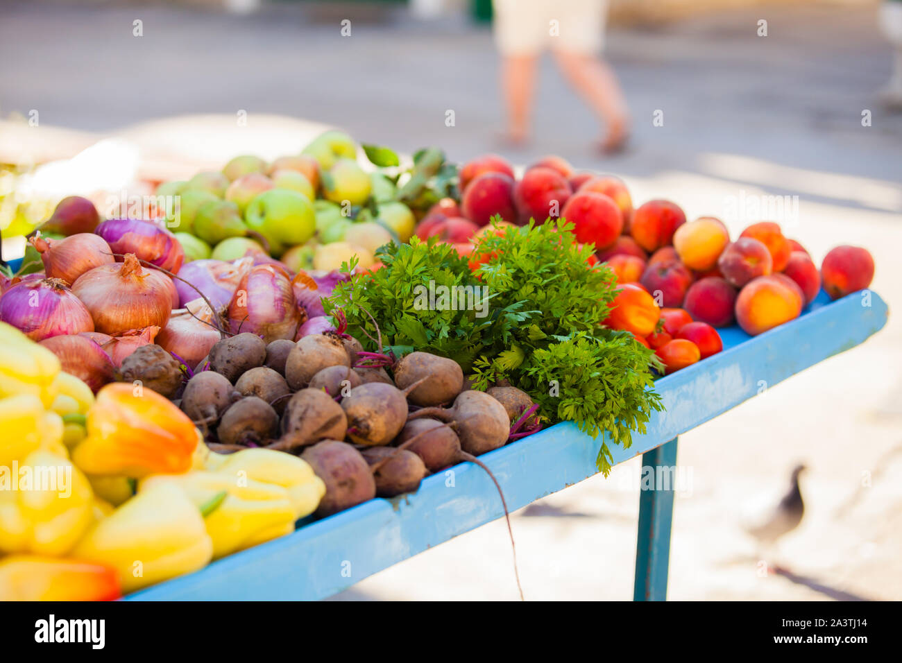 Onion tomato shop fresh farm hi-res stock photography and images - Alamy