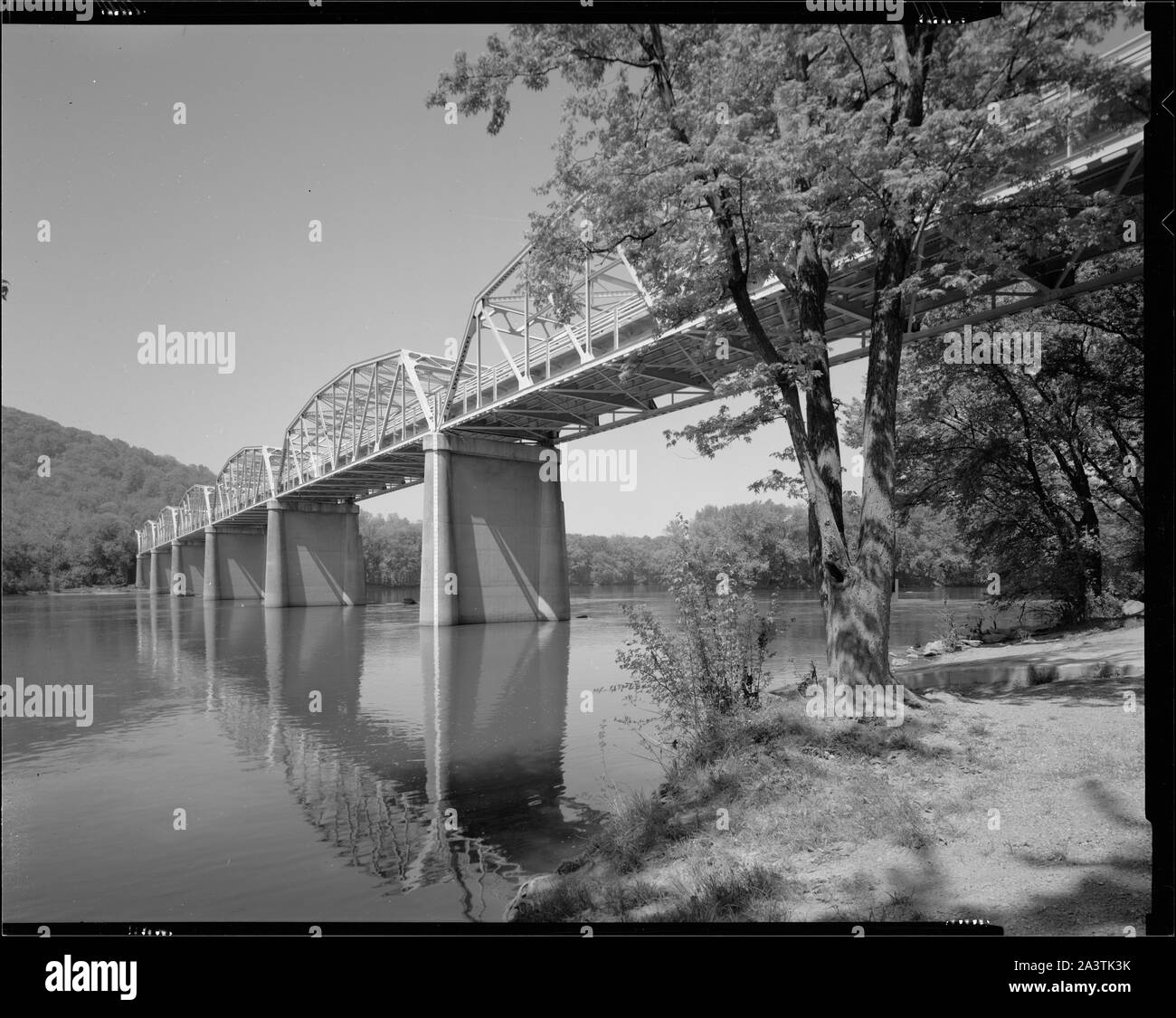 The 1939 Point of Rocks Bridge over the Potomac River, Point of Rocks ...