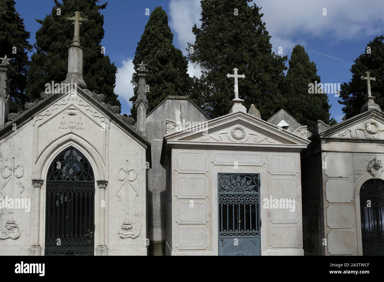 Black marble tombs hi-res stock photography and images - Alamy