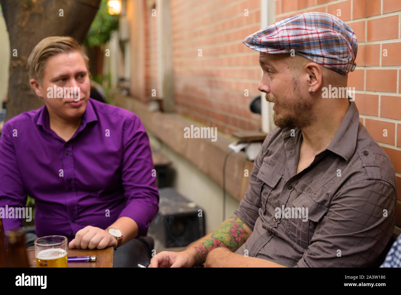 Two drunk men hi-res stock photography and images - Alamy