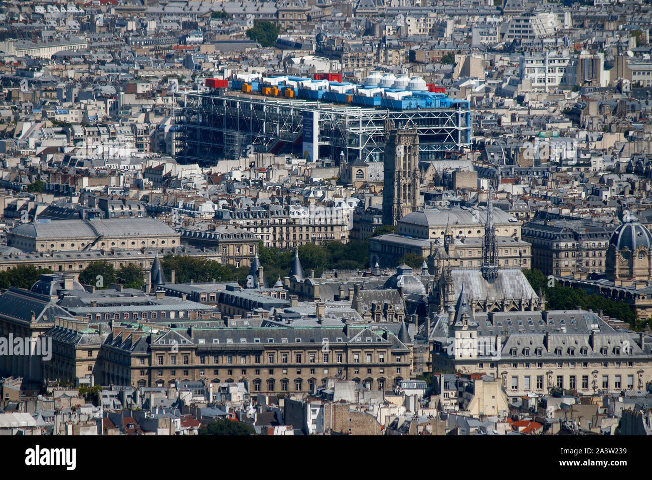 Centre pompidou birds hi-res stock photography and images - Alamy