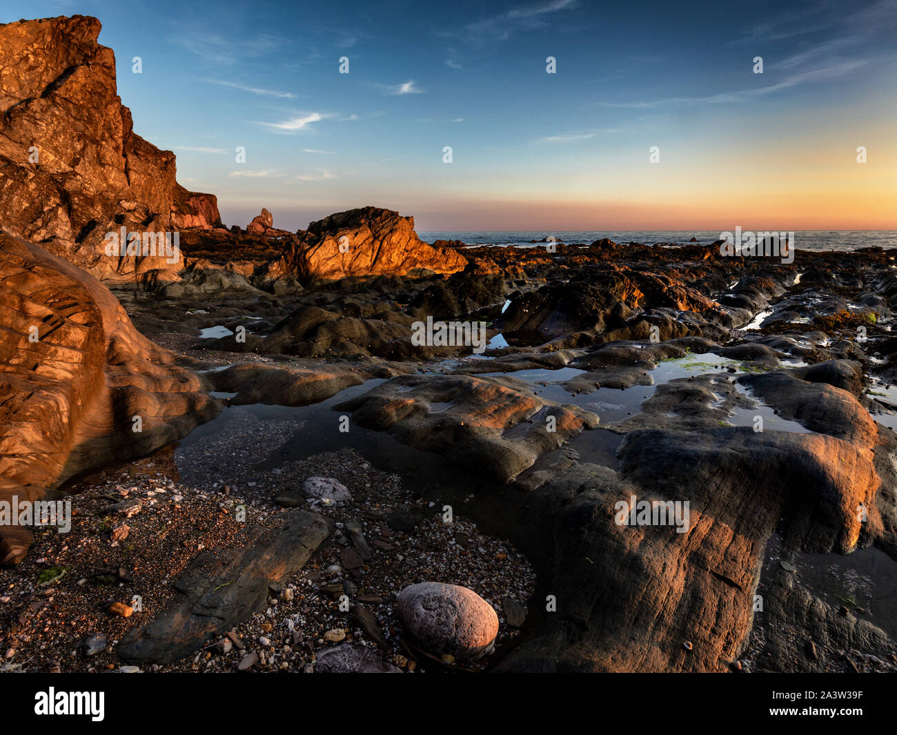 Devon england uk rock formations hi-res stock photography and images ...
