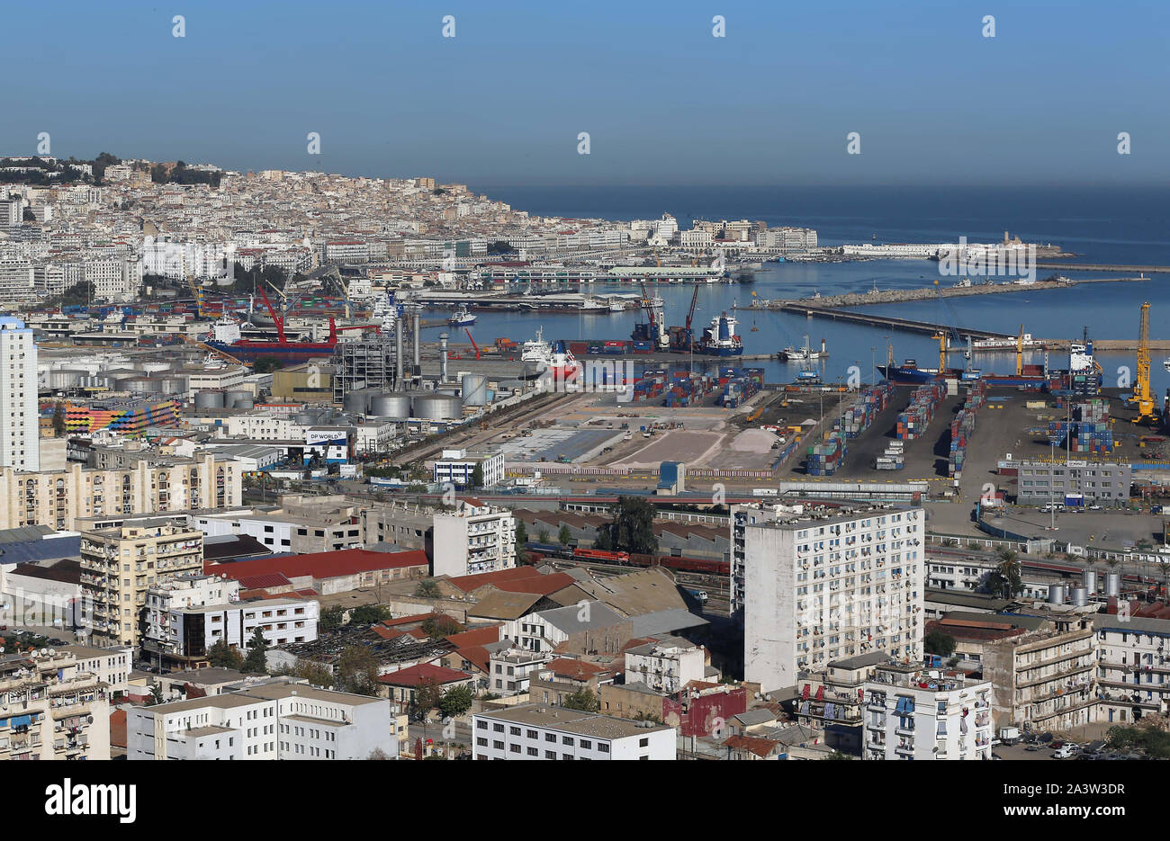 Africa port containers hi-res stock photography and images - Alamy