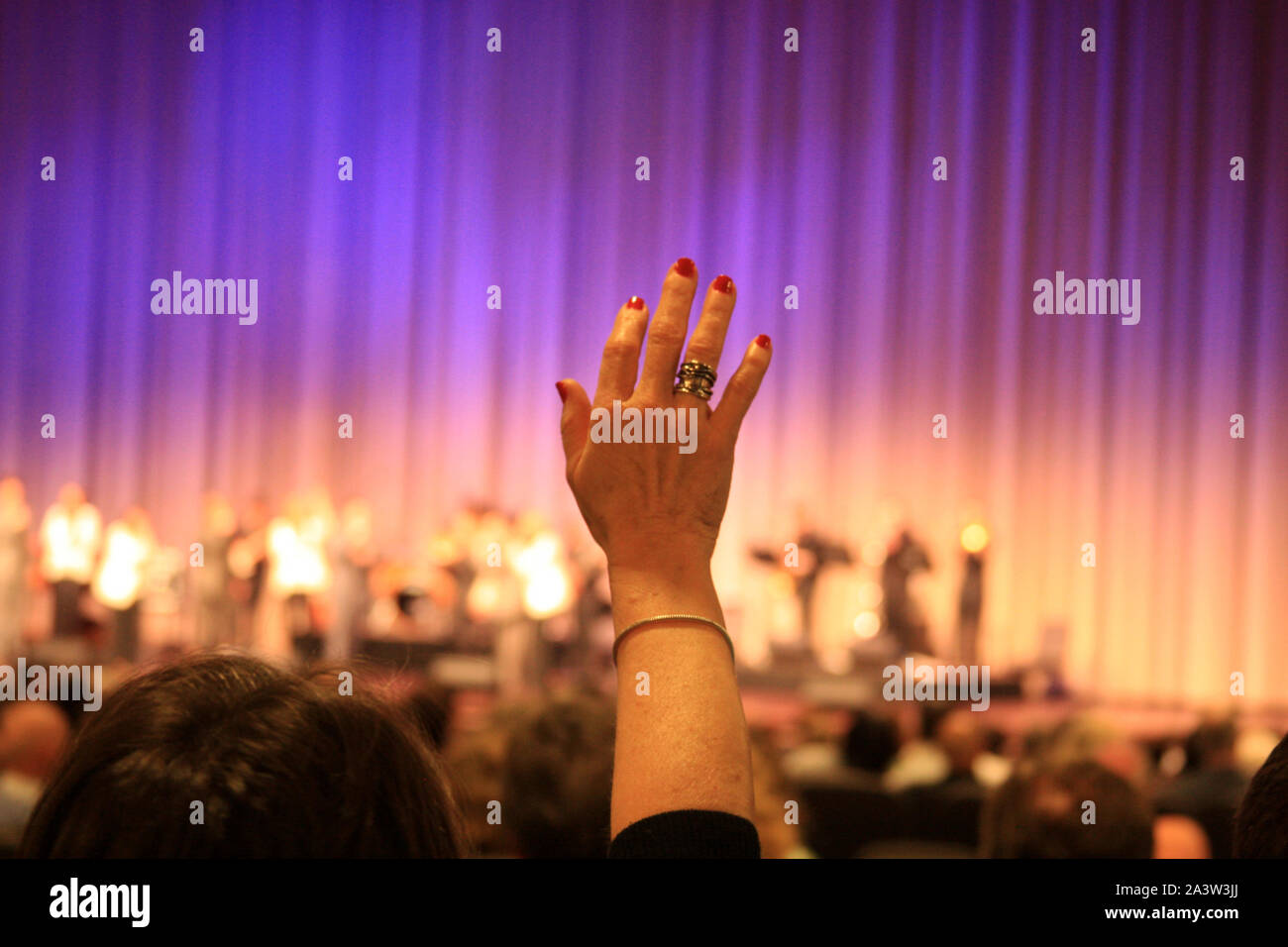 Christian worship together hi-res stock photography and images - Alamy