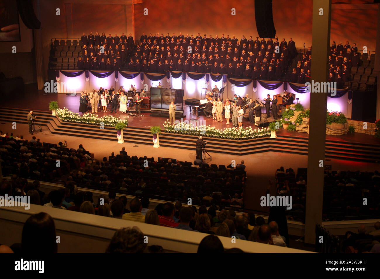 Easter service at Thomas Road Baptist Church in Lynchburg, VA, USA ...