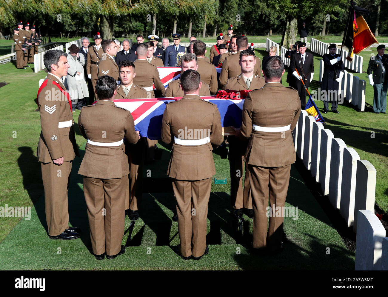 Burial service commonwealth war graves commissions wytschaete military ...
