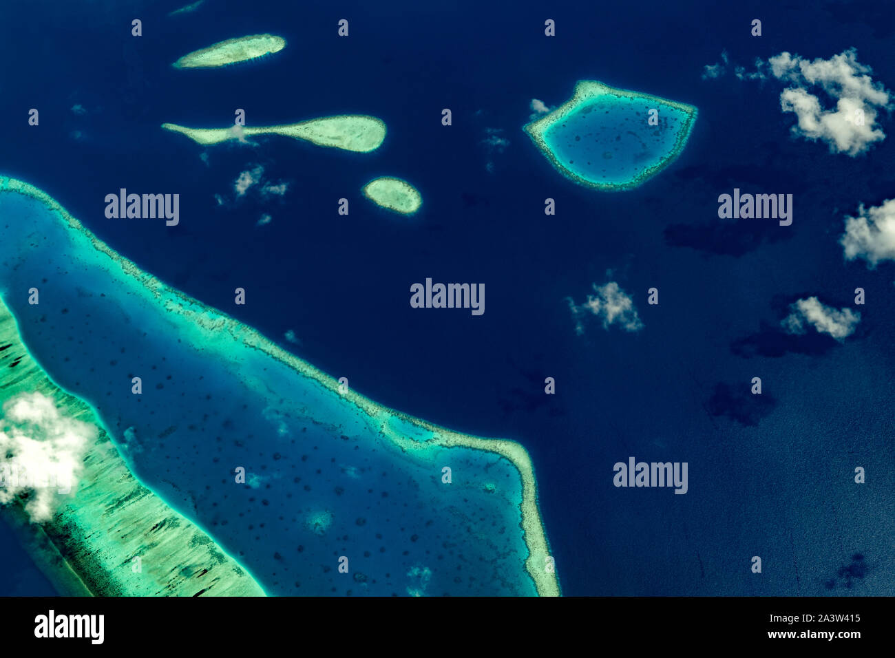 maldives aerial panorama blue water reef Stock Photo - Alamy