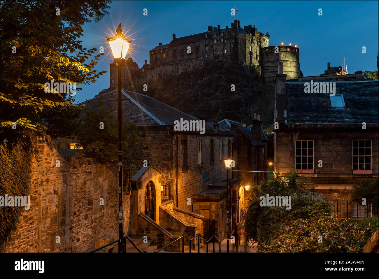 Dusk shot of Edinburgh Castle viewed from the Vennel, Edinburgh ...