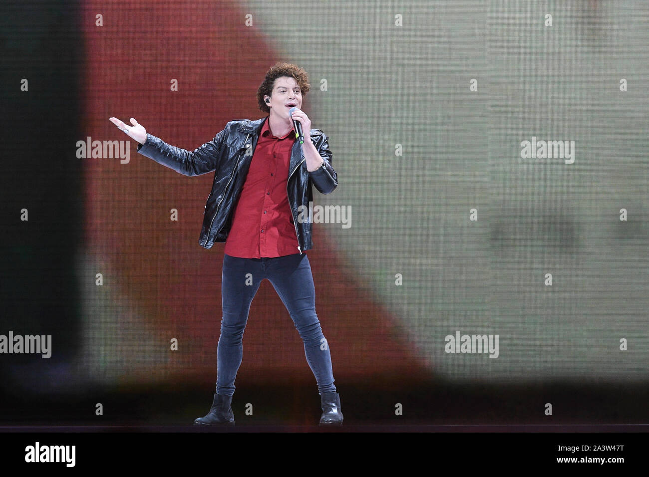 October 9, 2019: LUCAS FISCHER sings the theme song Set New Signs ...