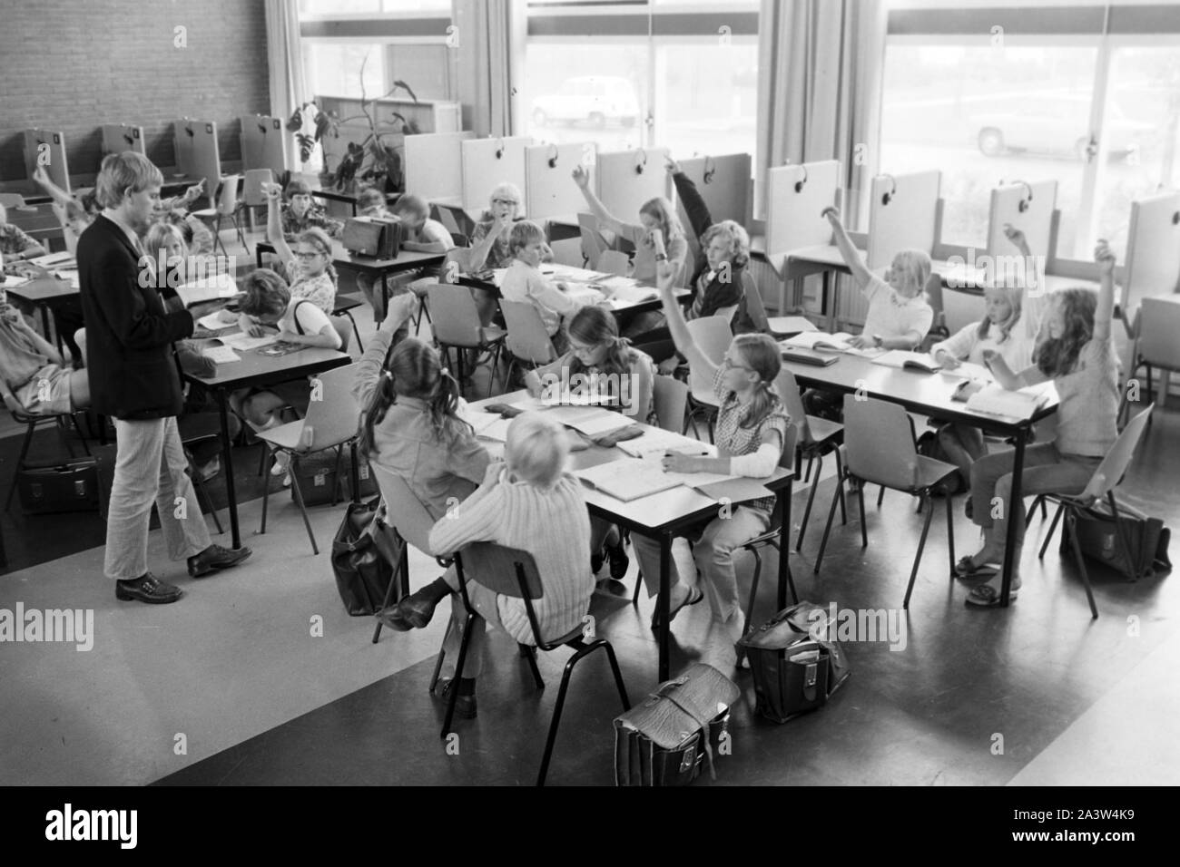 Classroom 1970s high school hi-res stock photography and images - Alamy