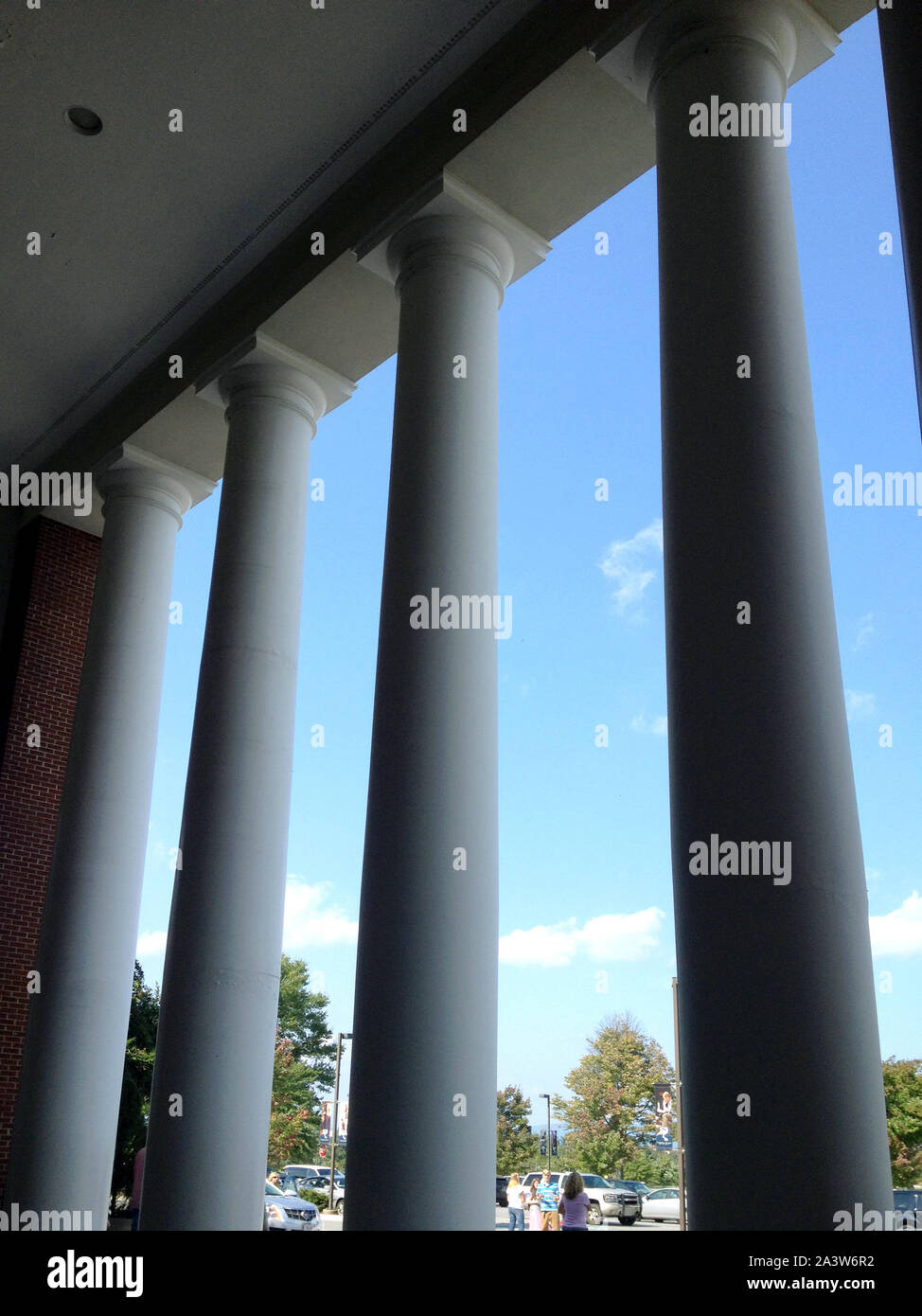 Building support columns hi-res stock photography and images - Alamy
