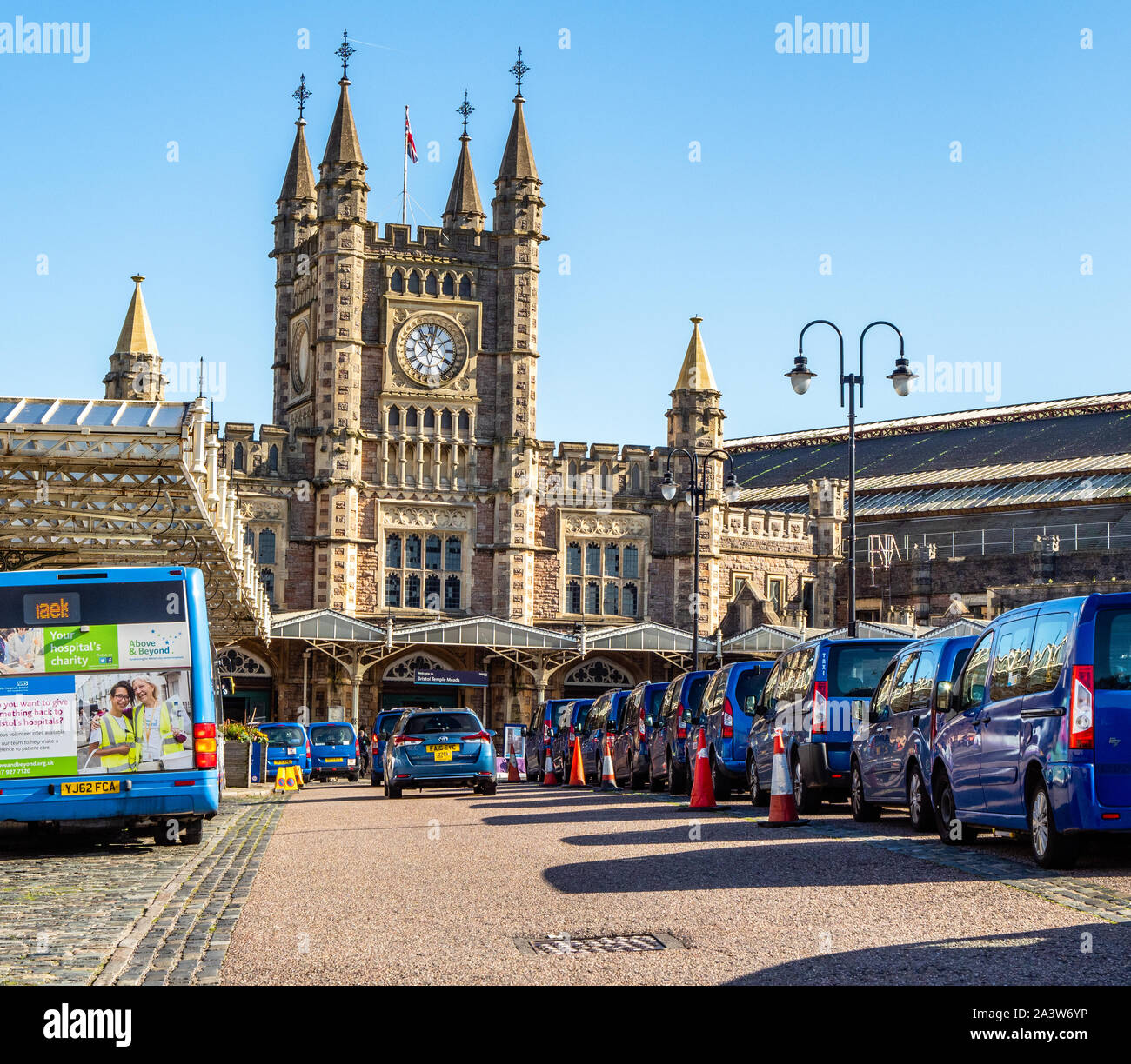 Bristol temple meads train station hi-res stock photography and images ...