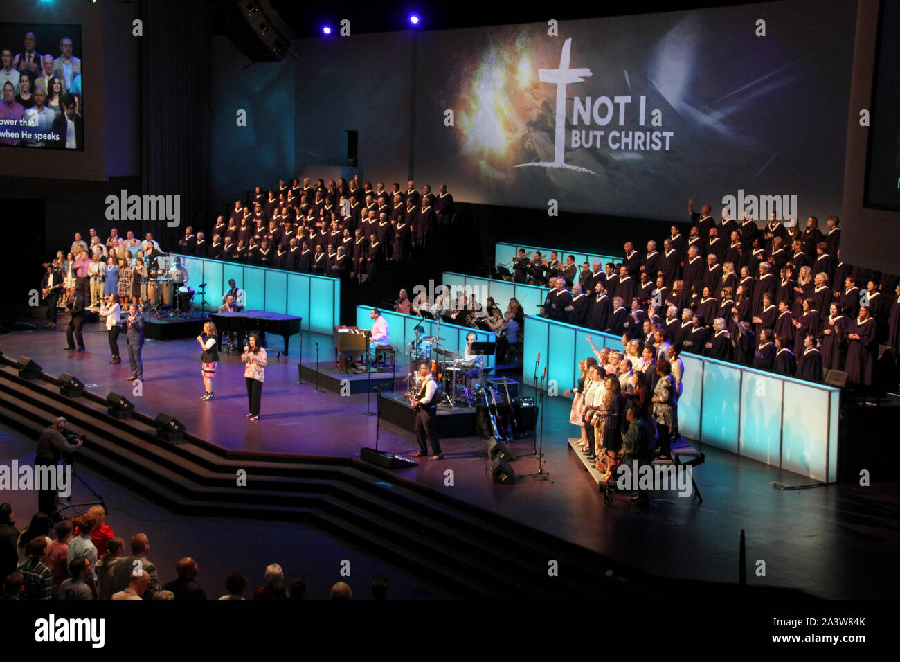 Christian worship together hi-res stock photography and images - Alamy