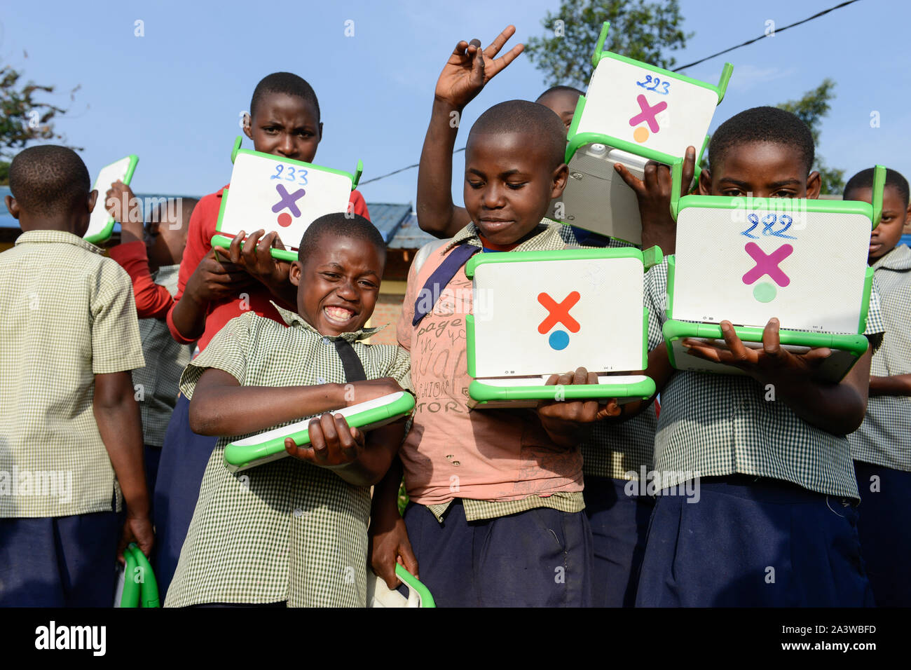 Children using laptops africa hi-res stock photography and images - Alamy