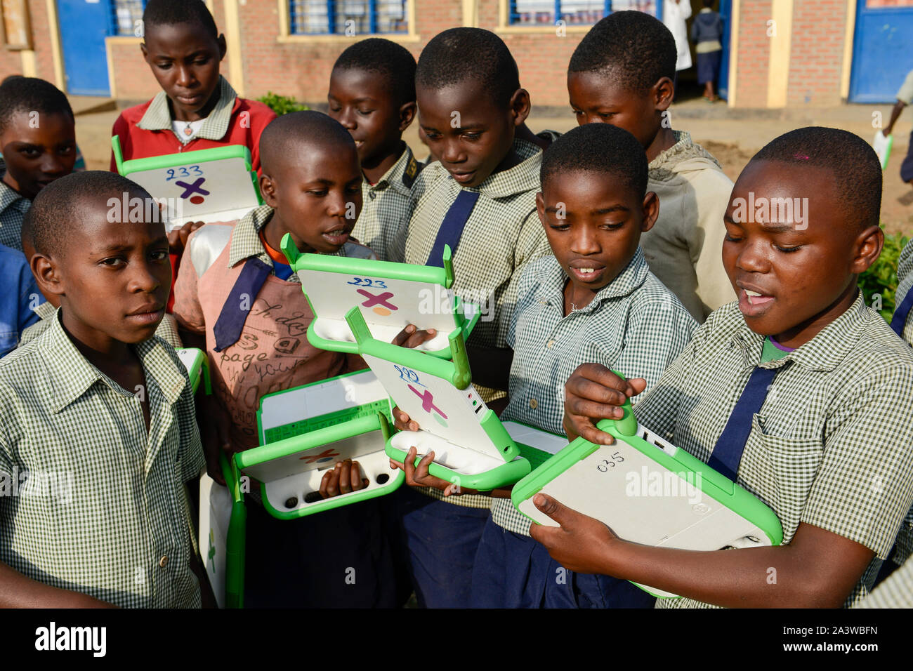Children using laptops africa hi-res stock photography and images - Alamy