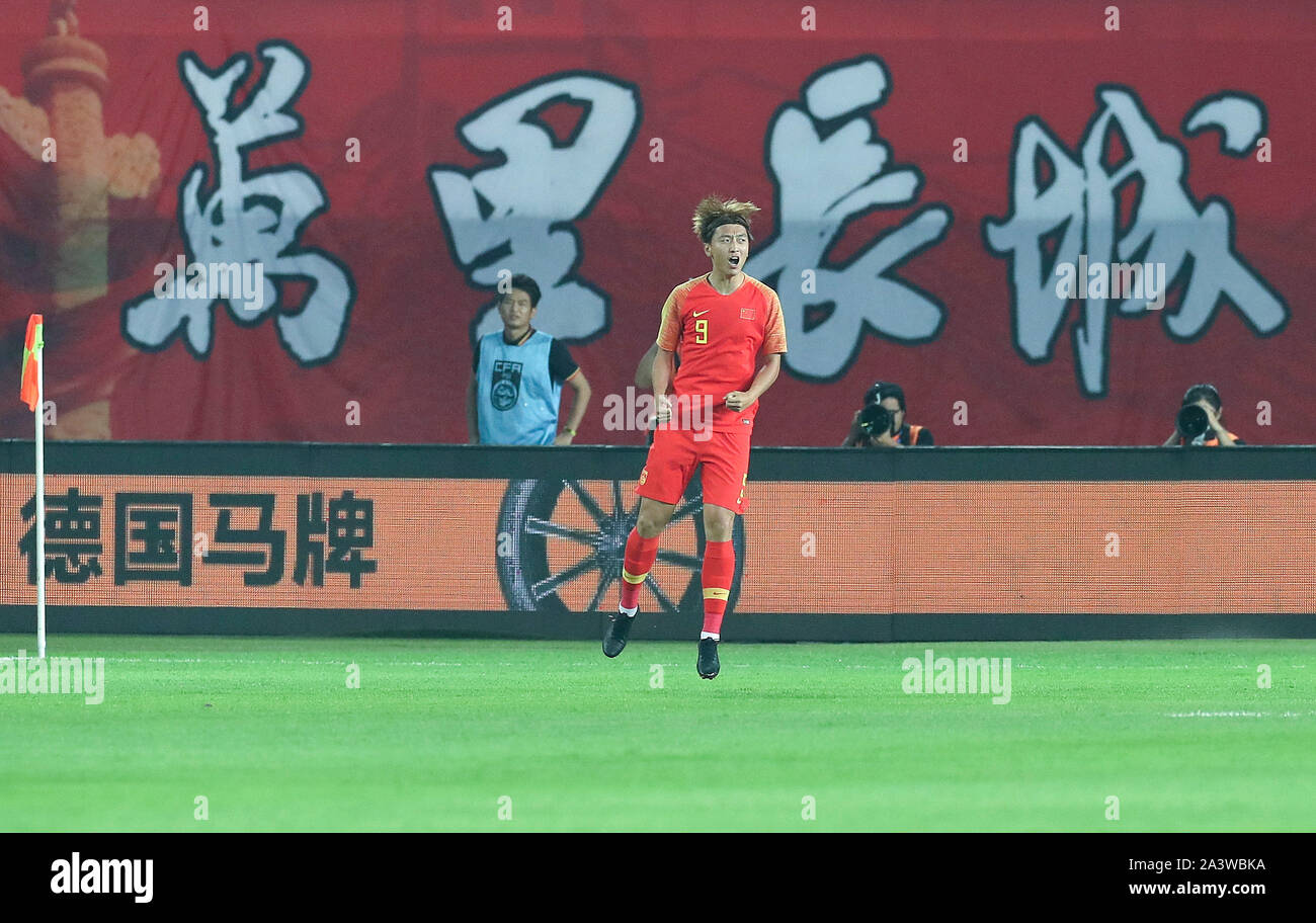 (191010) -- GUANGZHOU, Oct. 10, 2019 (Xinhua) -- Yang Xu of China ...