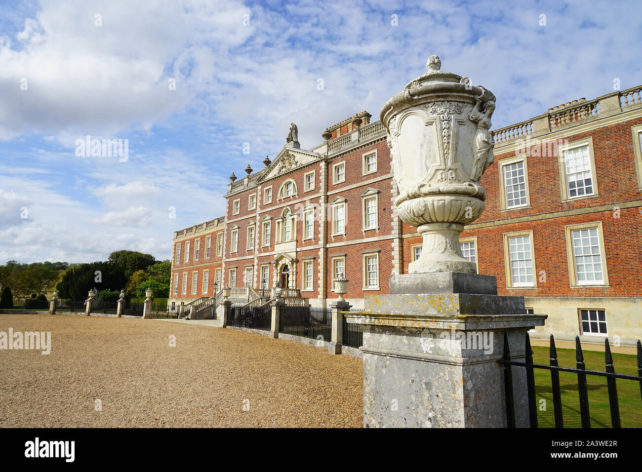 Wimpole hall hi-res stock photography and images - Alamy