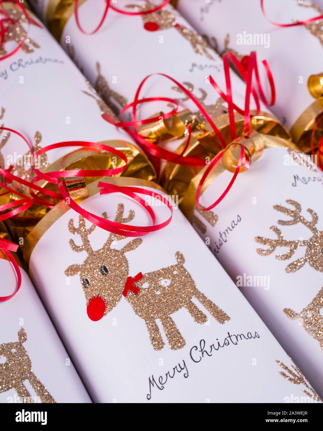 A studio shot of traditional Christmas Crackers Stock Photo - Alamy