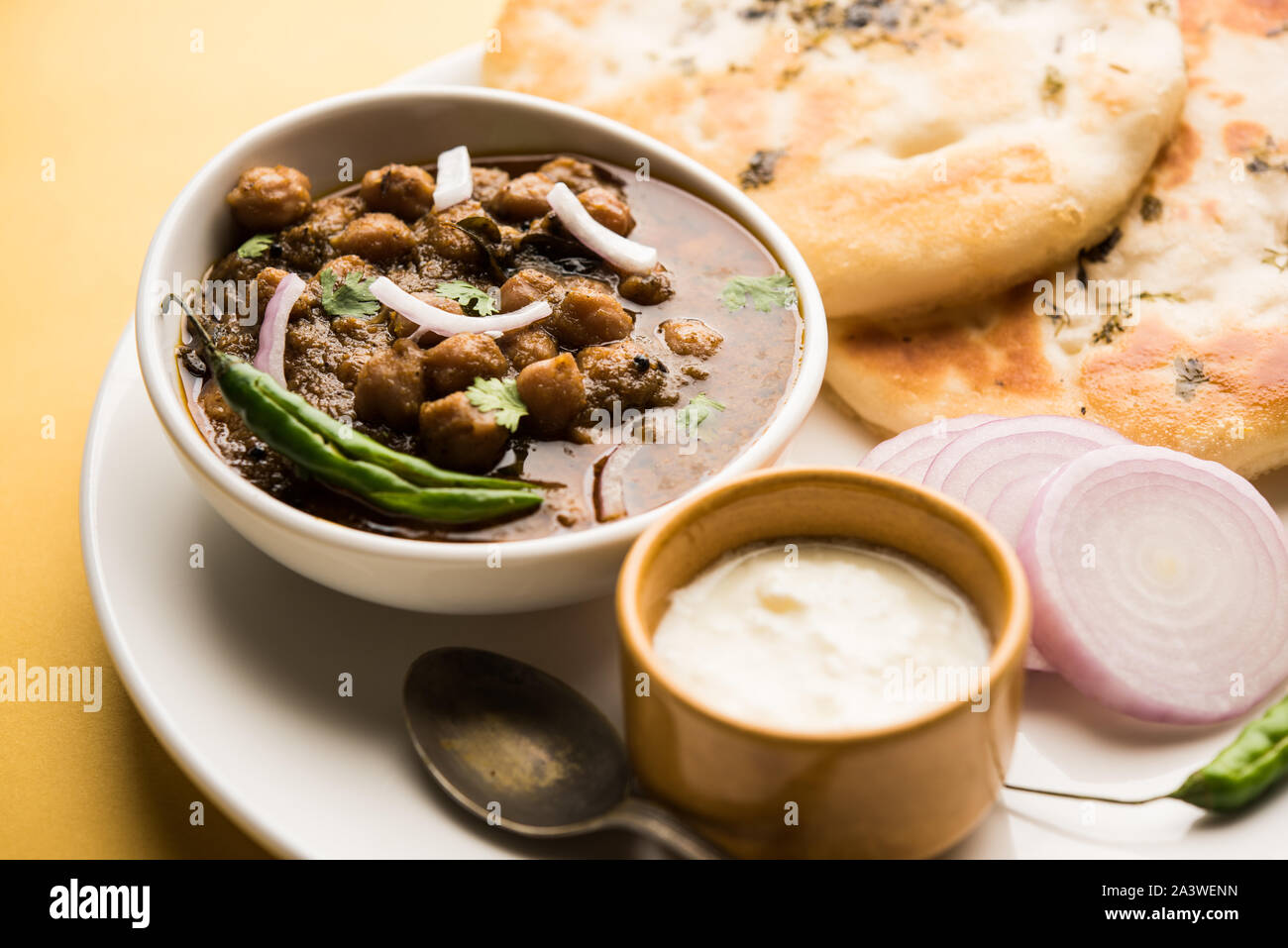 Chole kulche hi-res stock photography and images - Alamy