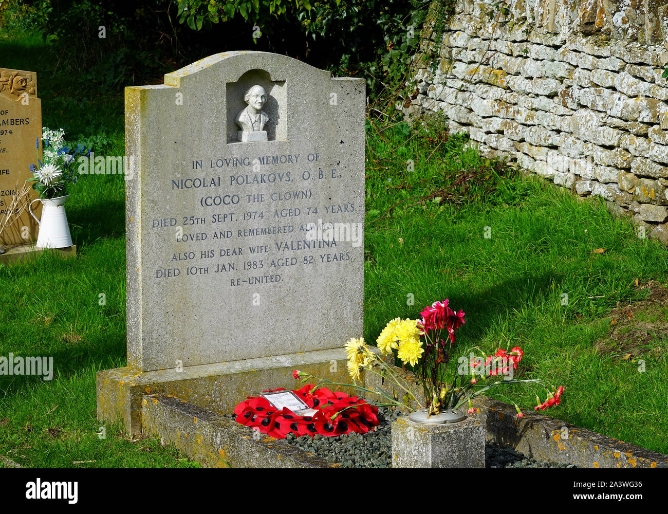 The grave of Coco the Clown at Woodnewton Church Stock Photo - Alamy