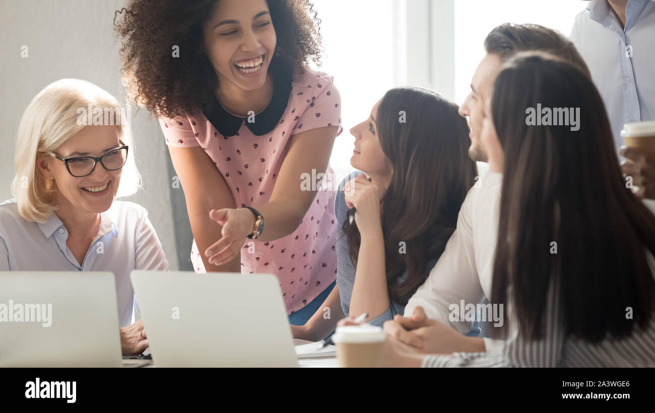 Team members working together hi-res stock photography and images - Alamy