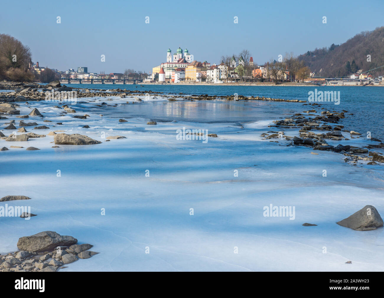 Wintery river inn hi-res stock photography and images - Alamy