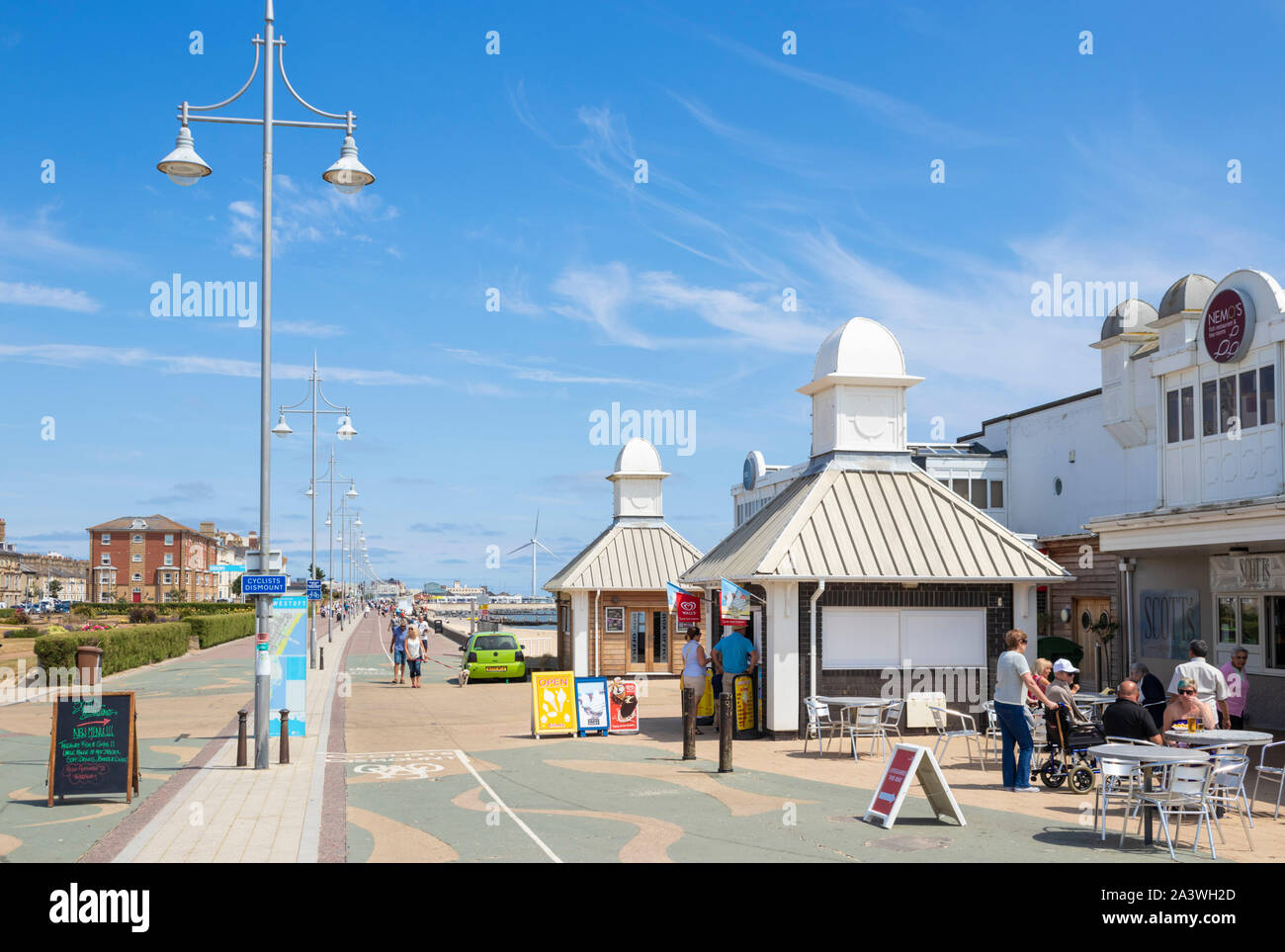 Lowestoft promenade hi-res stock photography and images - Alamy