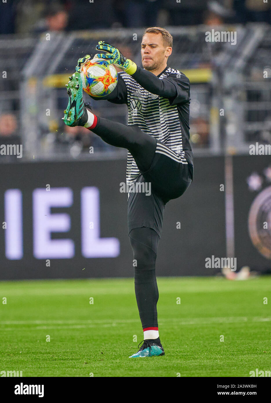 Goalkeeper manuel neuer german national hi-res stock photography and ...