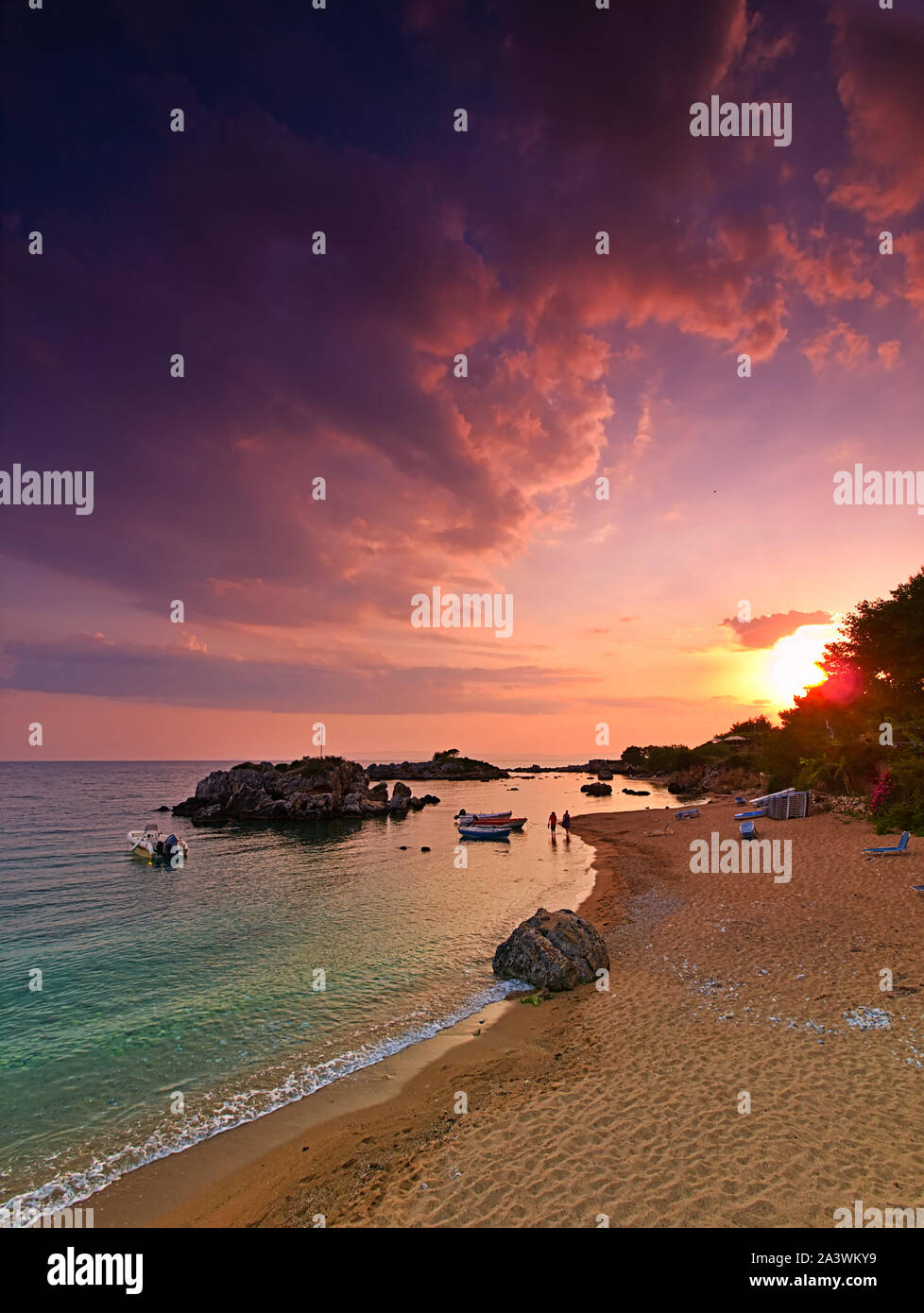 Stoupa hi-res stock photography and images - Alamy